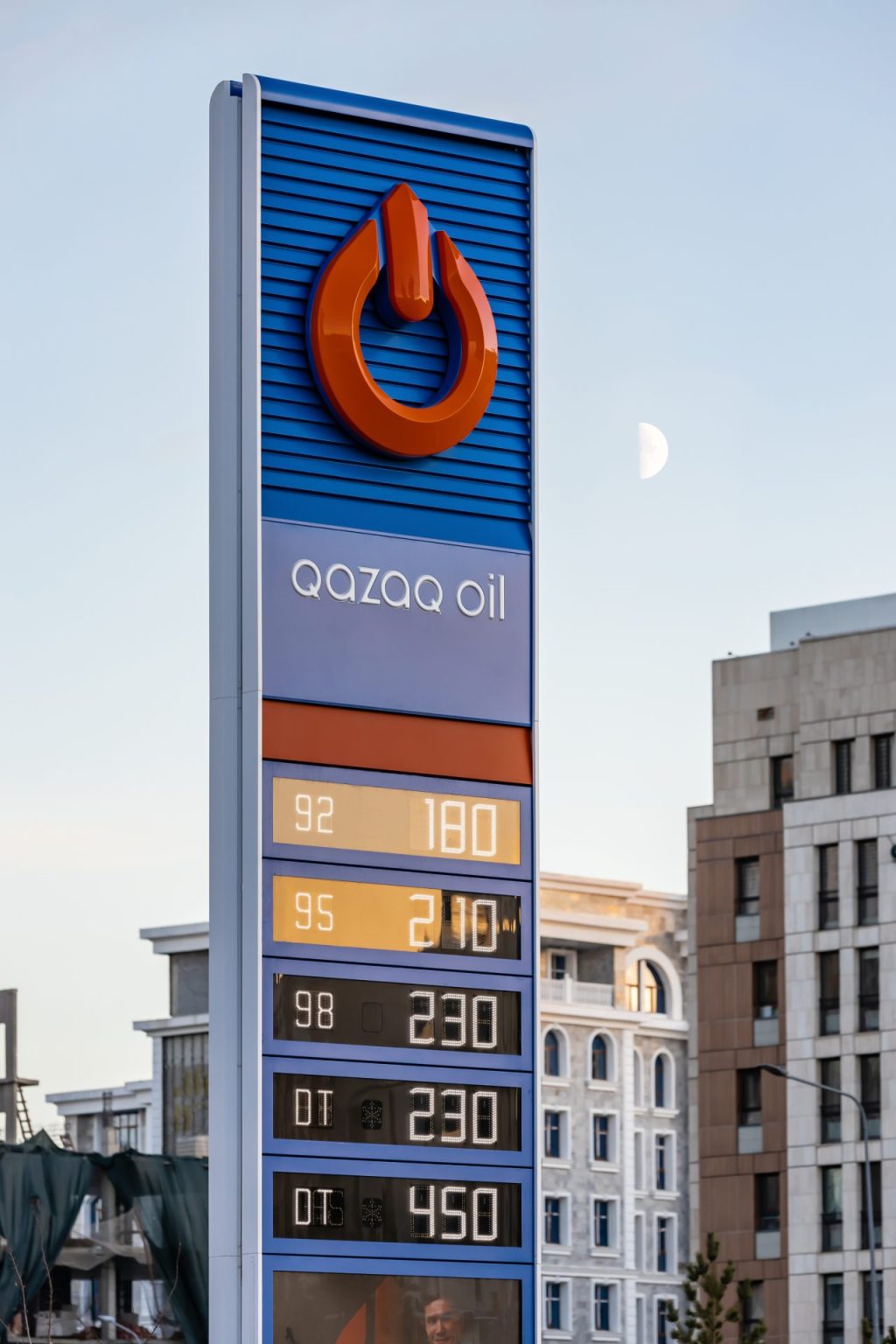 Фирменный стиль АЗС, новый дизайн и конструирование «Qazaq Oil» АЗС